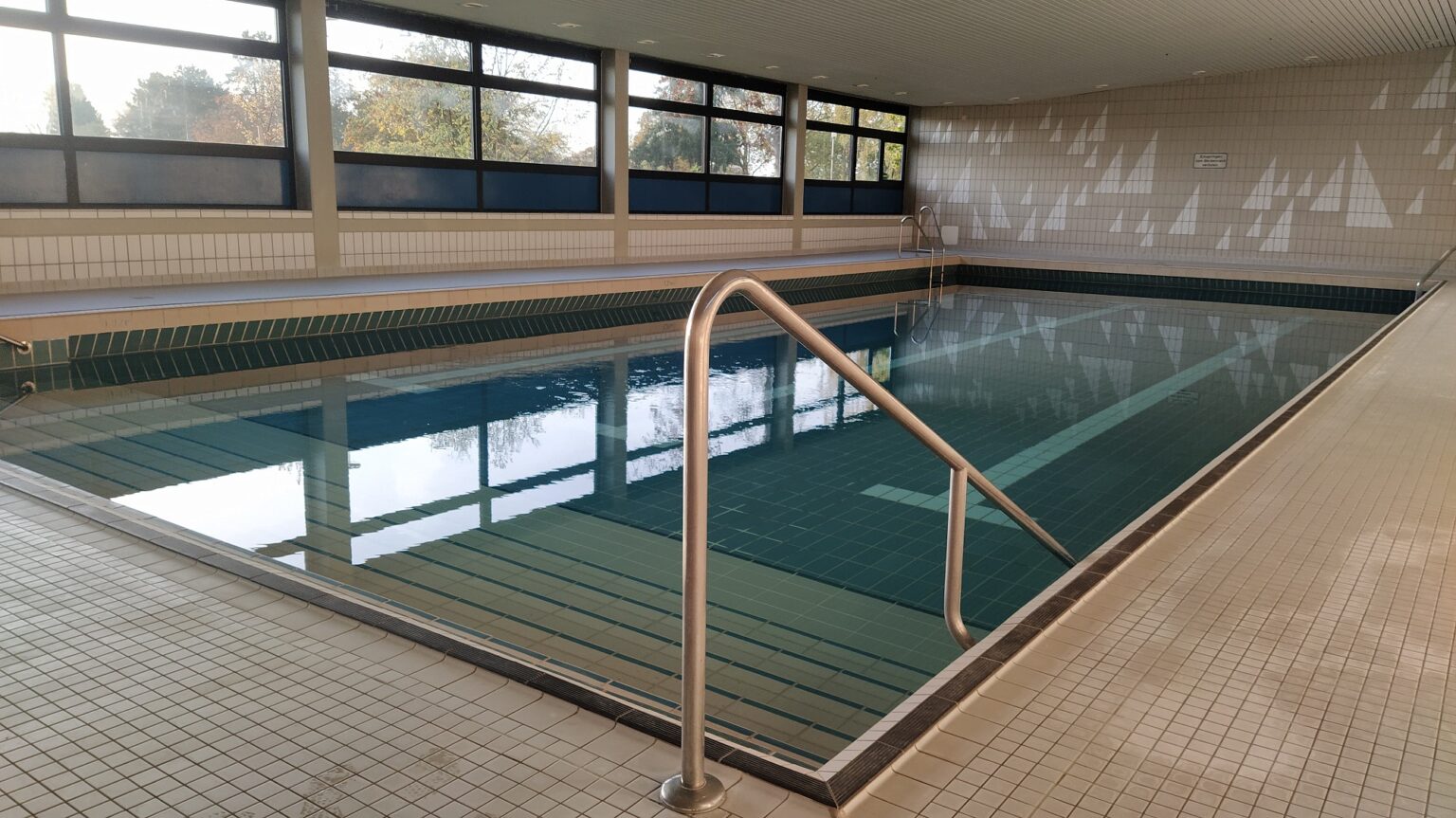 Karlsd.-N. Sebastianschule – Schwimmschule DELFISH